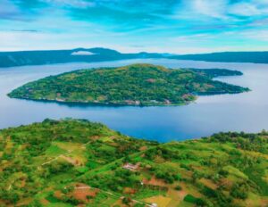 10 Pulau di Danau Toba: Pulau Ditengah Danau Toba yang Indah, Eksotis ...