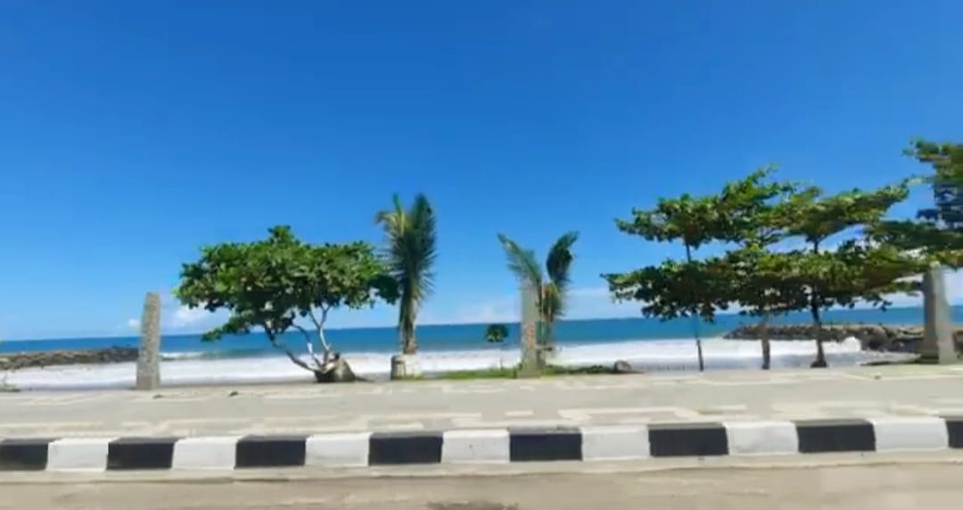 Sunset di Pantai Padang, Sumatera Barat: Keindahan Matahari Terbenam ...