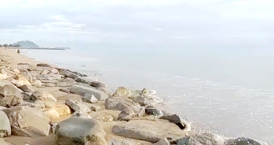 Sunset di Pantai Padang, Sumatera Barat: Keindahan Matahari Terbenam ...