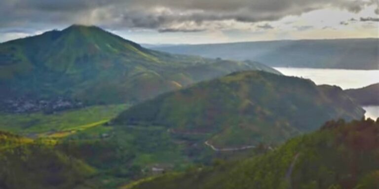 10 Gunung di Medan, Ada yang tertinggi, Cocok Untuk Hiking & Sebagian ...