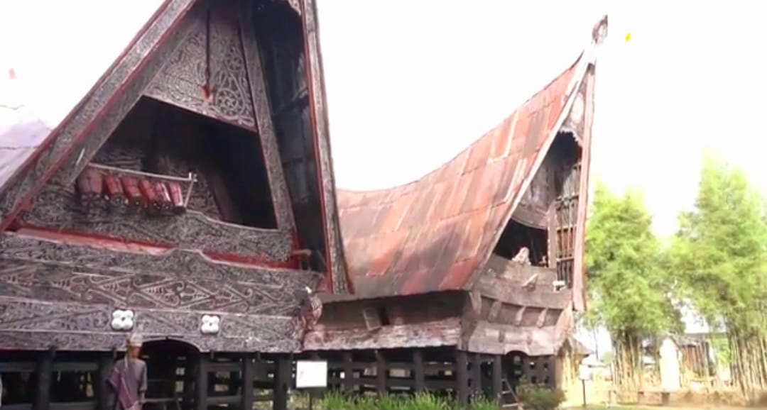 10 Rumah Adat Sumatera Utara & Batak, Macam-macam Rumah Tradisional di ...