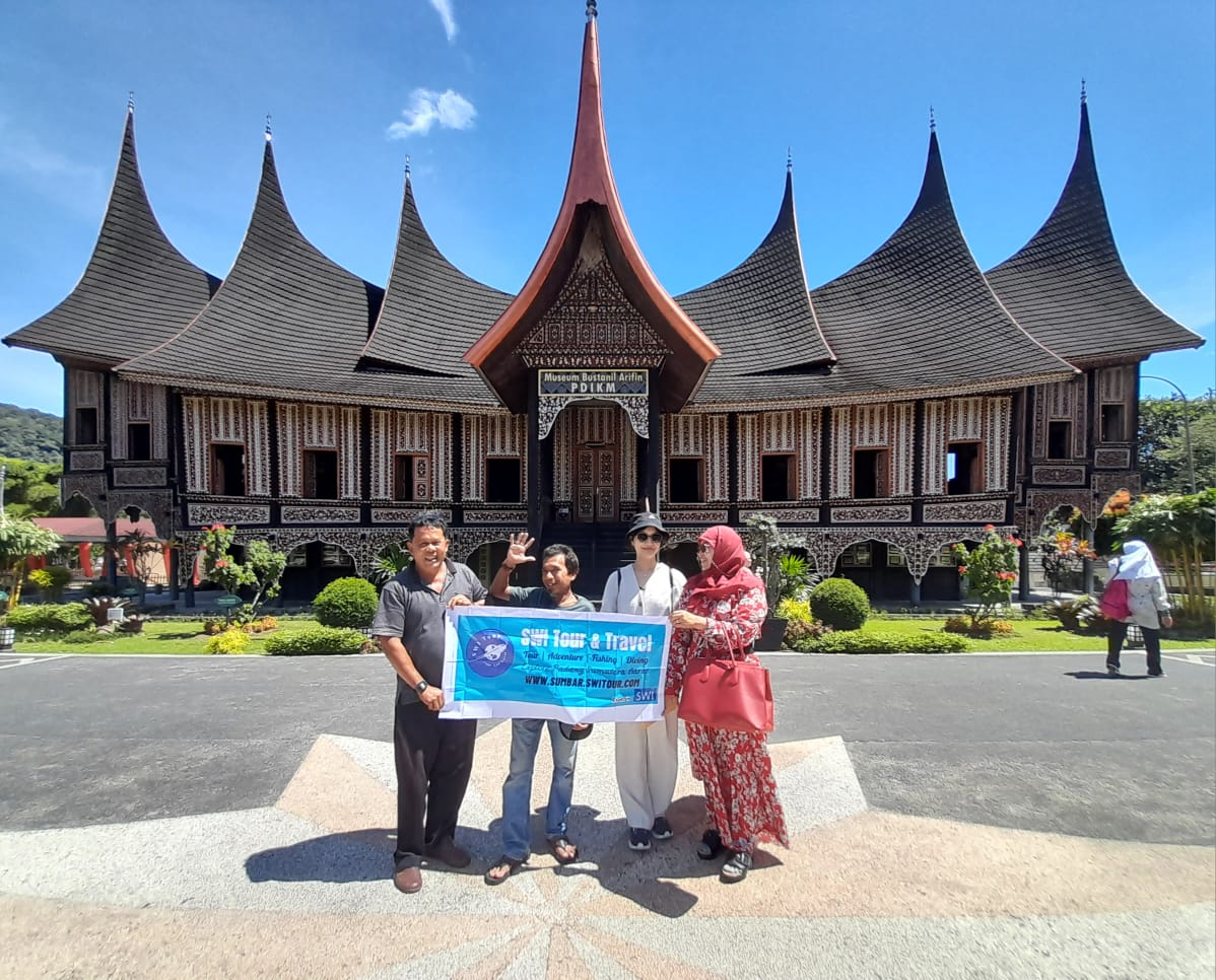 15 Rumah Adat Padang Sumatera Barat, Rumah Tradisional Minangkabu ...