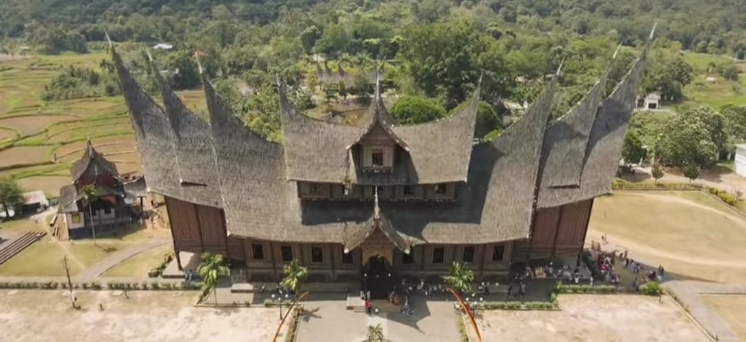 15 Rumah Adat Padang Sumatera Barat, Rumah Tradisional Minangkabu ...