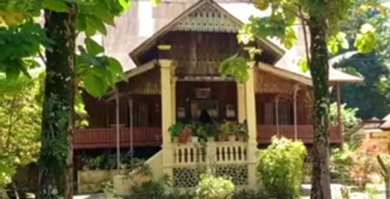 15 Rumah Adat Padang Sumatera Barat, Rumah Tradisional Minangkabu ...