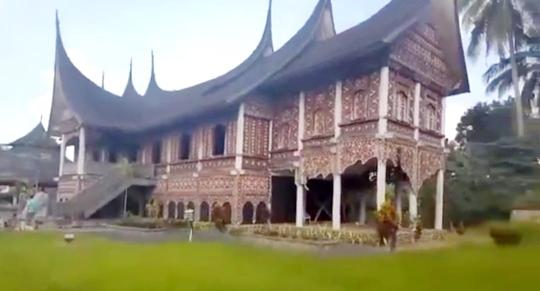 15 Rumah Adat Padang Sumatera Barat, Rumah Tradisional Minangkabu ...